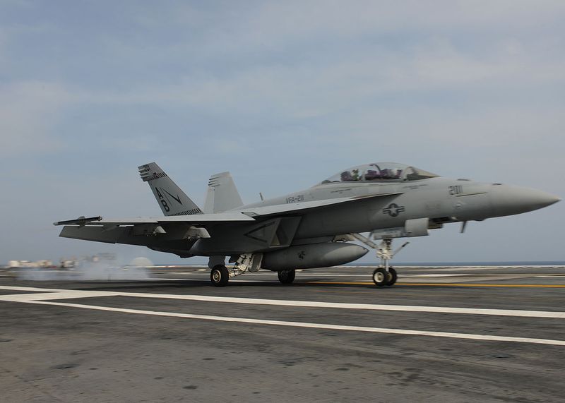 VFA-211 "Fighting Checkmates" 中隊 F/A-18F (50p) - 軍事貼圖影片 - Uwants.com