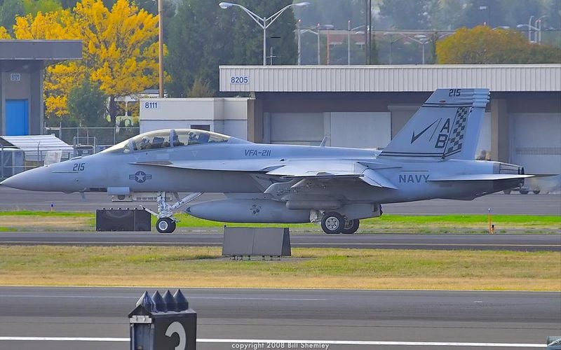 VFA-211 "Fighting Checkmates" 中隊 F/A-18F (50p) - 軍事貼圖影片 - Uwants.com