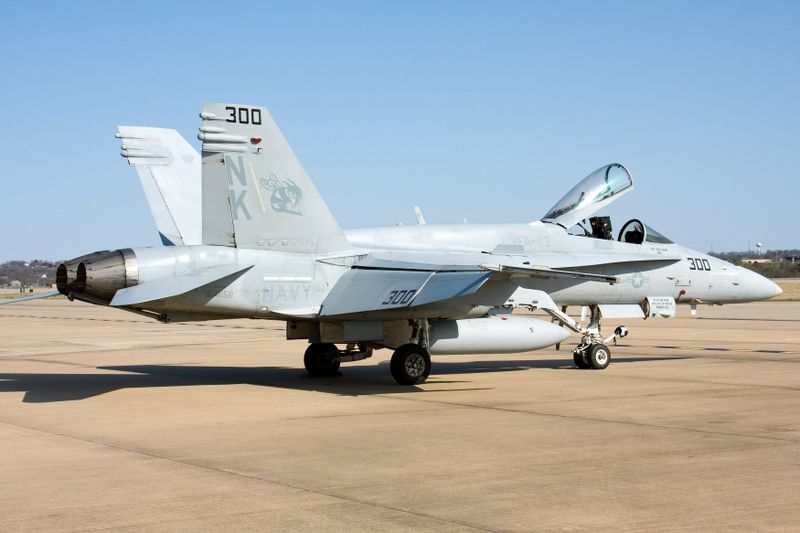 VFA-113 'Stingers' 中隊 F/A-18C - 軍事貼圖影片 - Uwants.com
